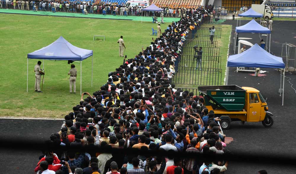 Fans and Friends pay their last respects to Puneeth Rajkumar. See Pics