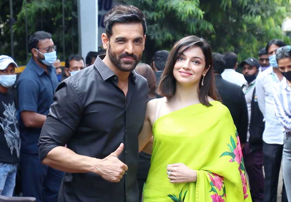 John Abraham and Divya Khosla promote Satyameva Jayate 2 on KBC Set