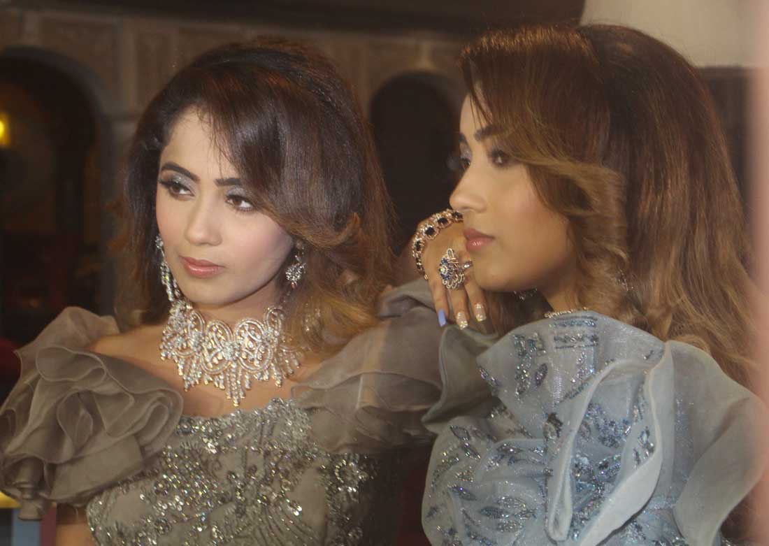 Chinki Minki do a photoshoot for Wedding Mantra » Deccan Mirror