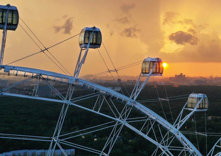 Moscow Sun, Europe's biggest giant wheel, opens to public
