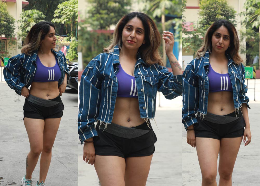 Neha Bhasin spotted after workout in Bandra » Deccan Mirror