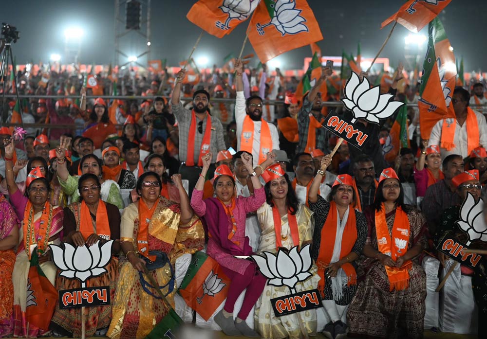 BJP keeps Gujarat, loses Himachal Pradesh » Deccan Mirror