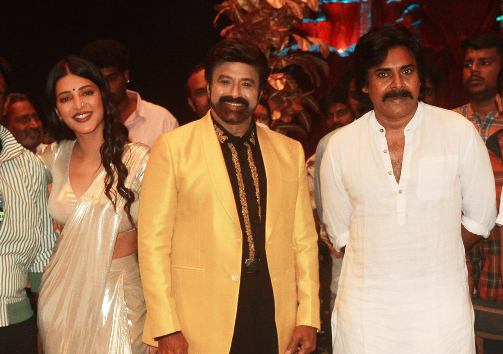 Pawan Kalyan visits the sets of Balakrishna's 'Veera Simha Reddy'