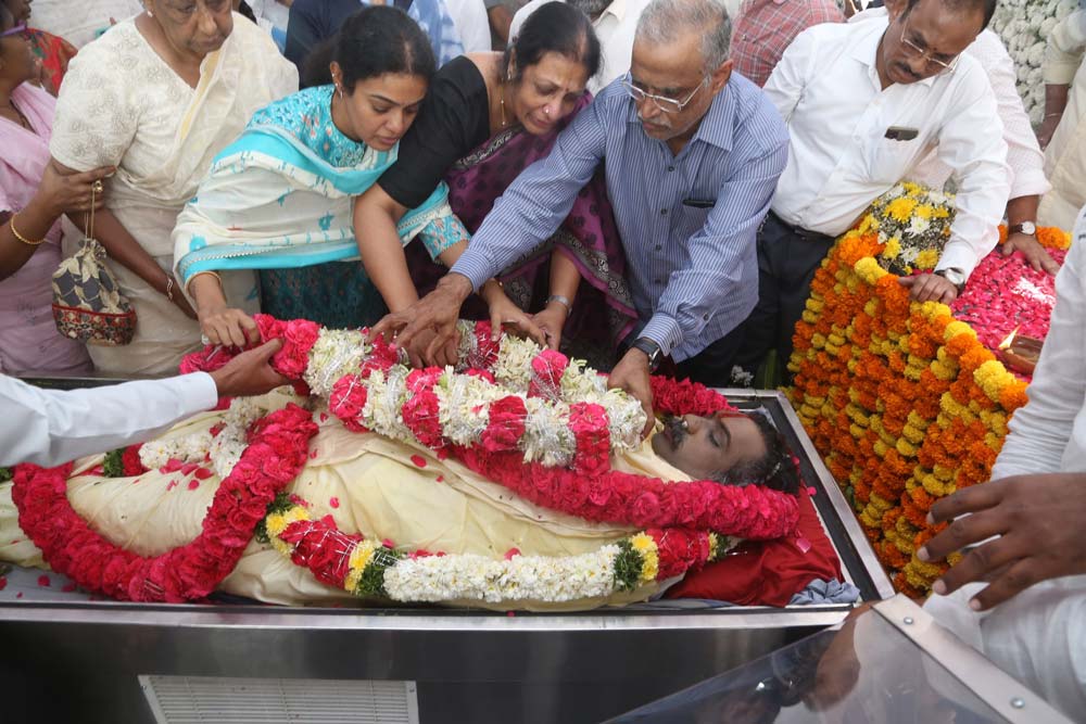Family and Friends pay last respects to Taraka Ratna - Day 2