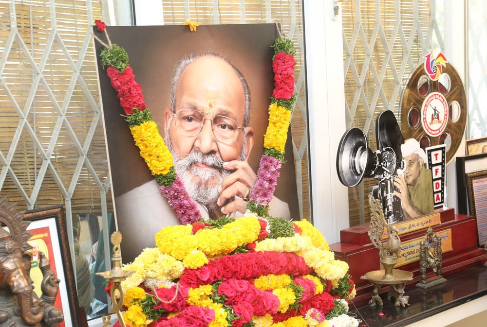 Family and Friends pay last respects to Director K Viswanath