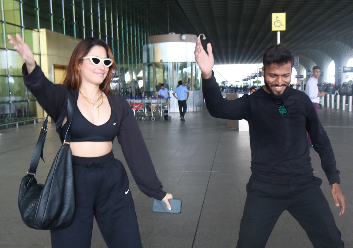 Tamannaah dances with a Cameraman at the Airport - Pics n Video