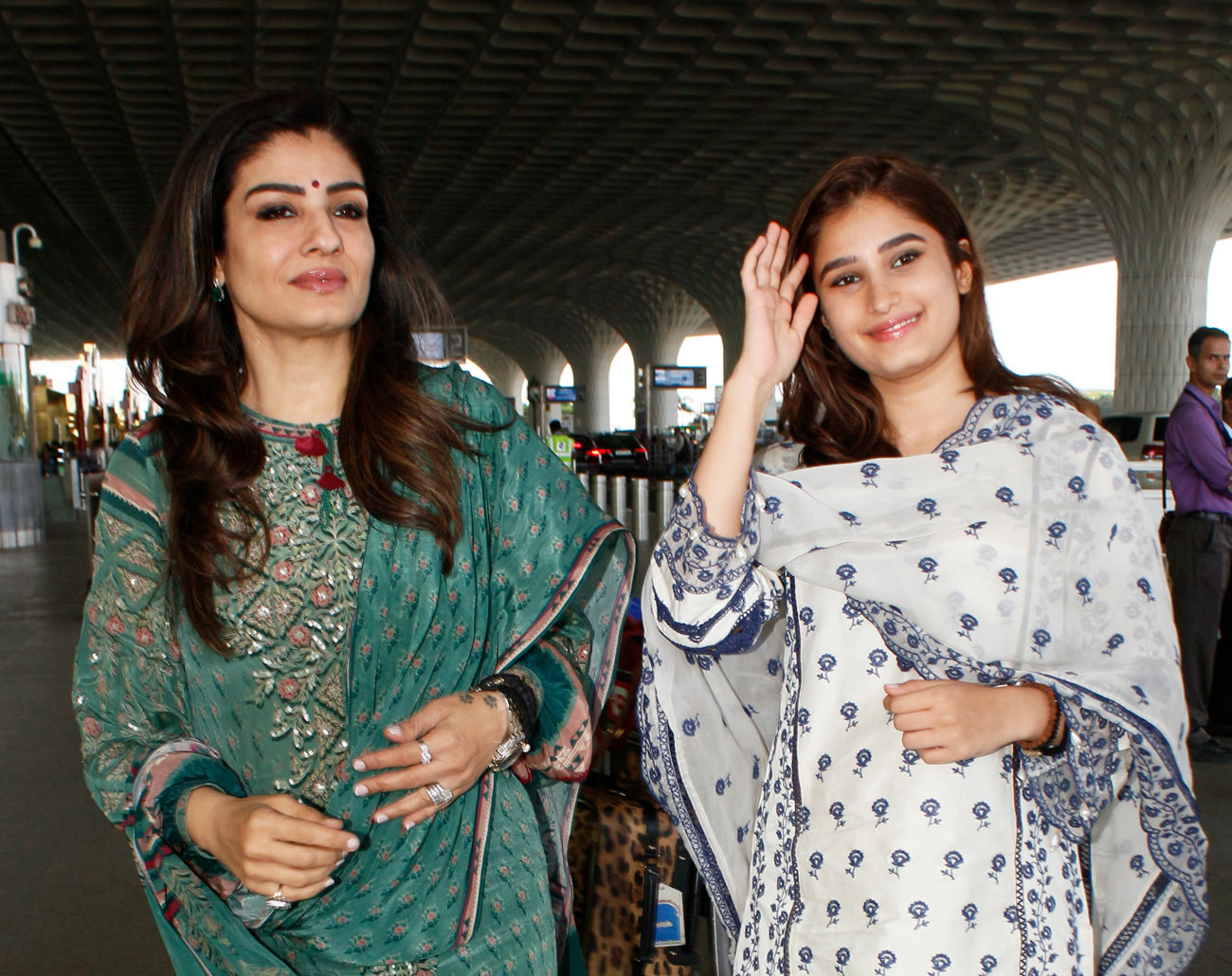 Raveena and Rasha spotted at Mumbai Airport - Pics n Video