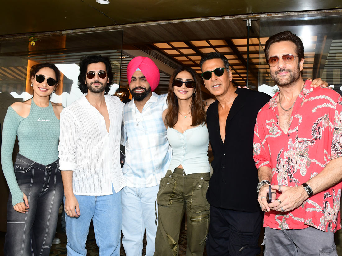 ‘Khel Khel Mein’ cast spotted in Juhu - See Pictures » Deccan Mirror