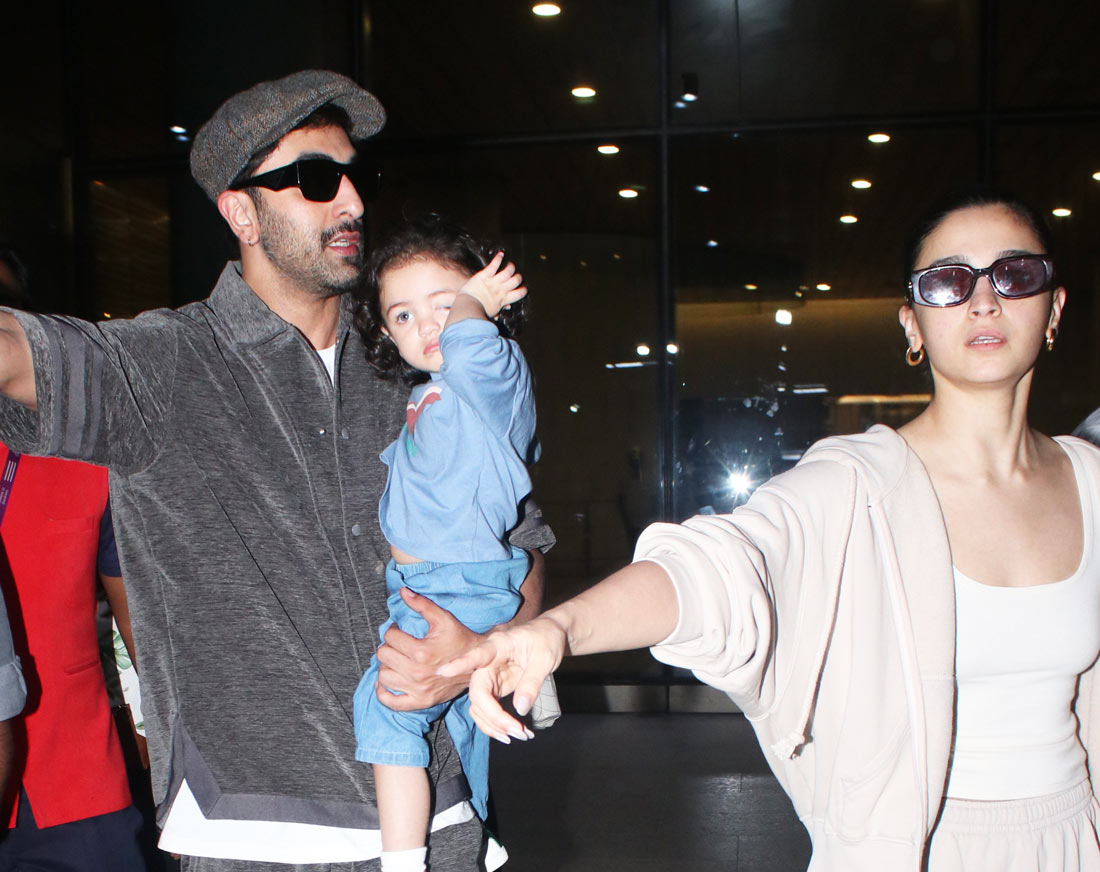Ranbir and Alia spotted with their daughter Raha - Pics and Video