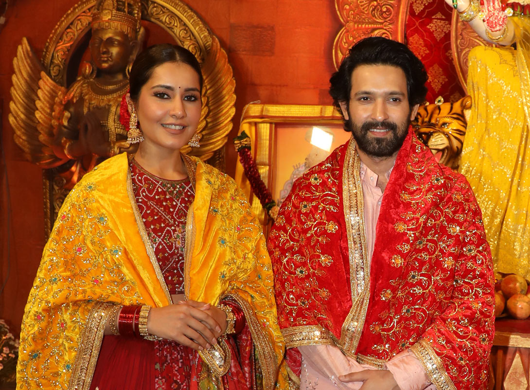 Falguni Pathak's Navratri Utsav 2024 - See Pics