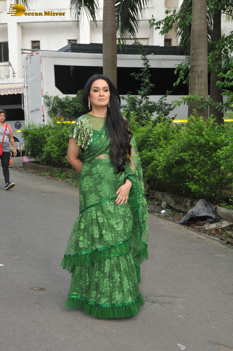 Padmini Kolhapure and Shakti Kapoor spotted at Film City - See Pics ...